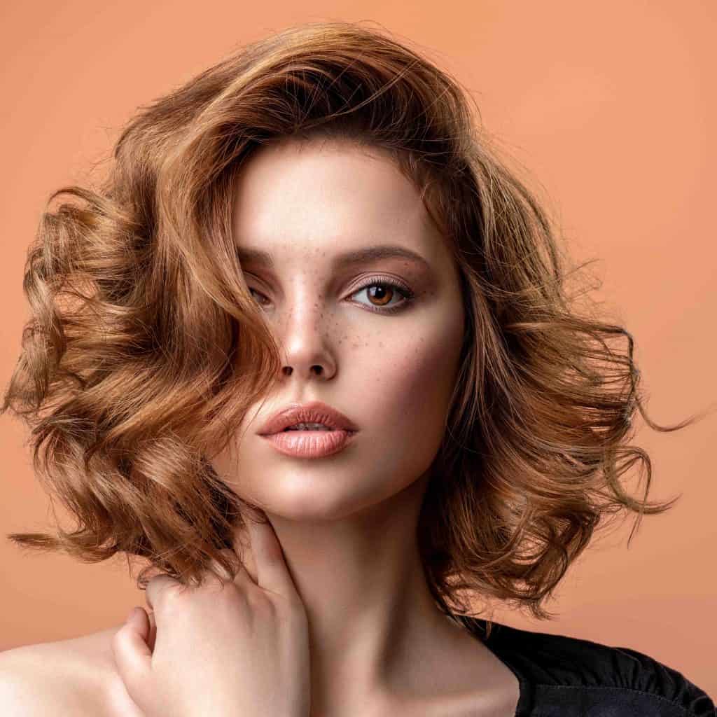 Nocciola, il colore capelli autunno 2023 più richiesto nei saloni ...